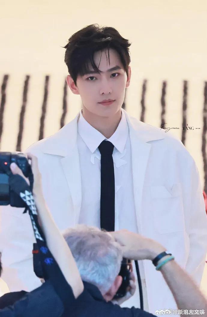 Makeup artist Wu Miao said that Yang Yang himself is really not short ...