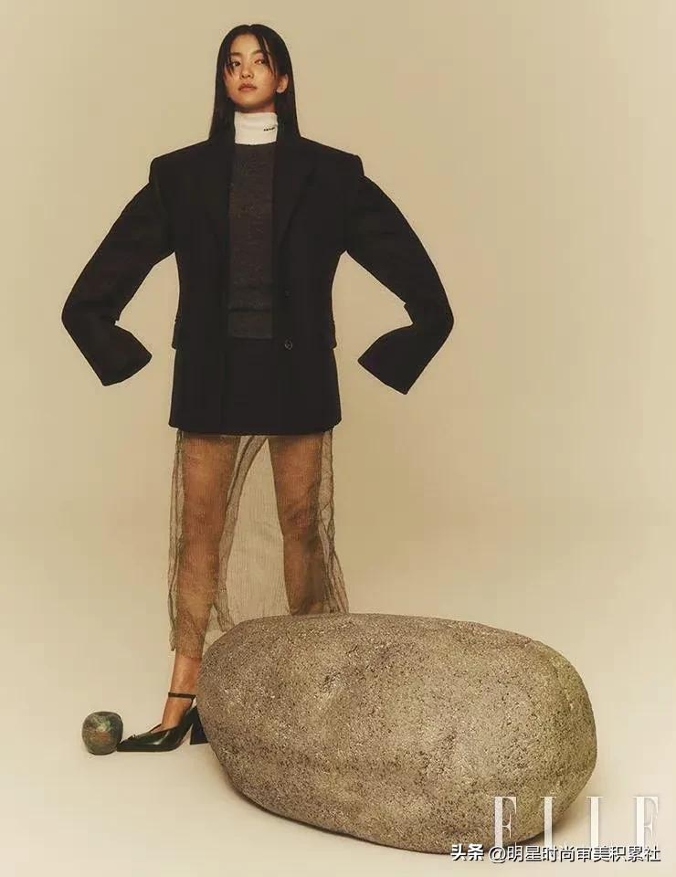 Kim Tae-ri wears PRADA 2022 autumn and winter series on the cover of ...