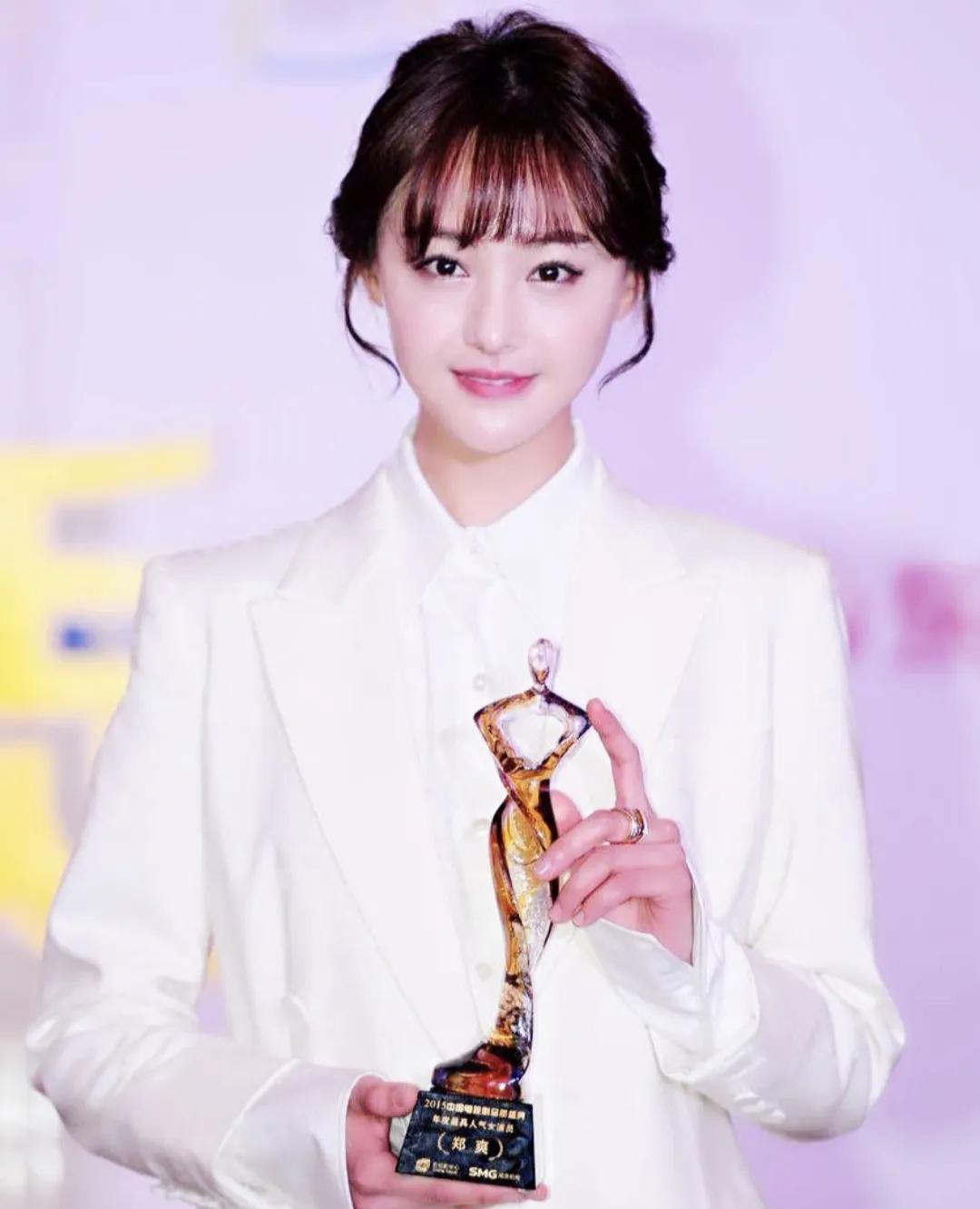 Zheng Shuang's overseas "tragic situation" was exposed: out of shape ...