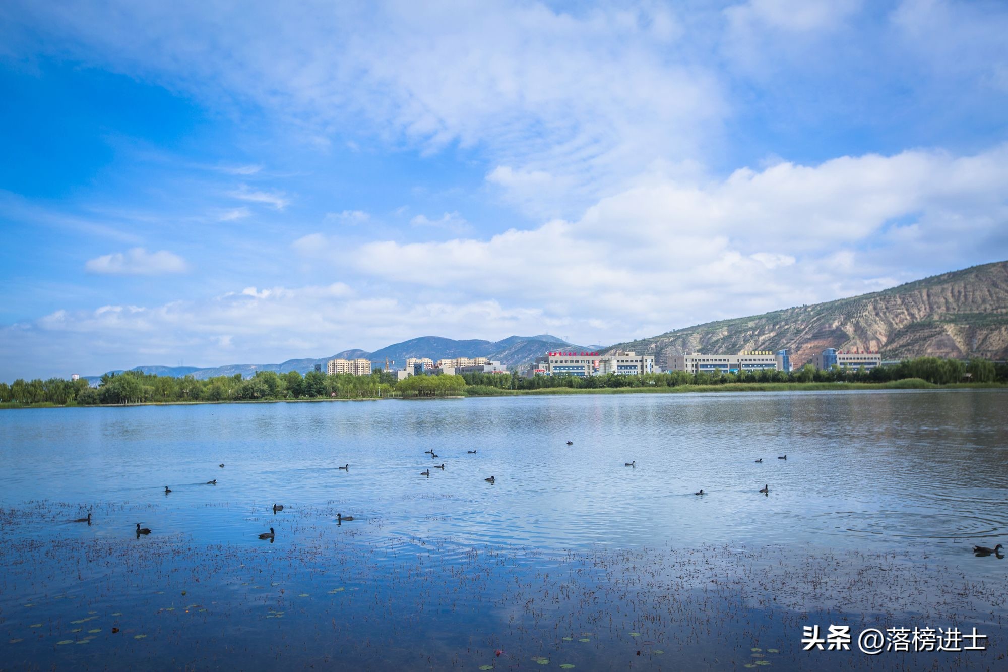 There is a landmark building in Dingxi, Gansu Province. The sculpture ...