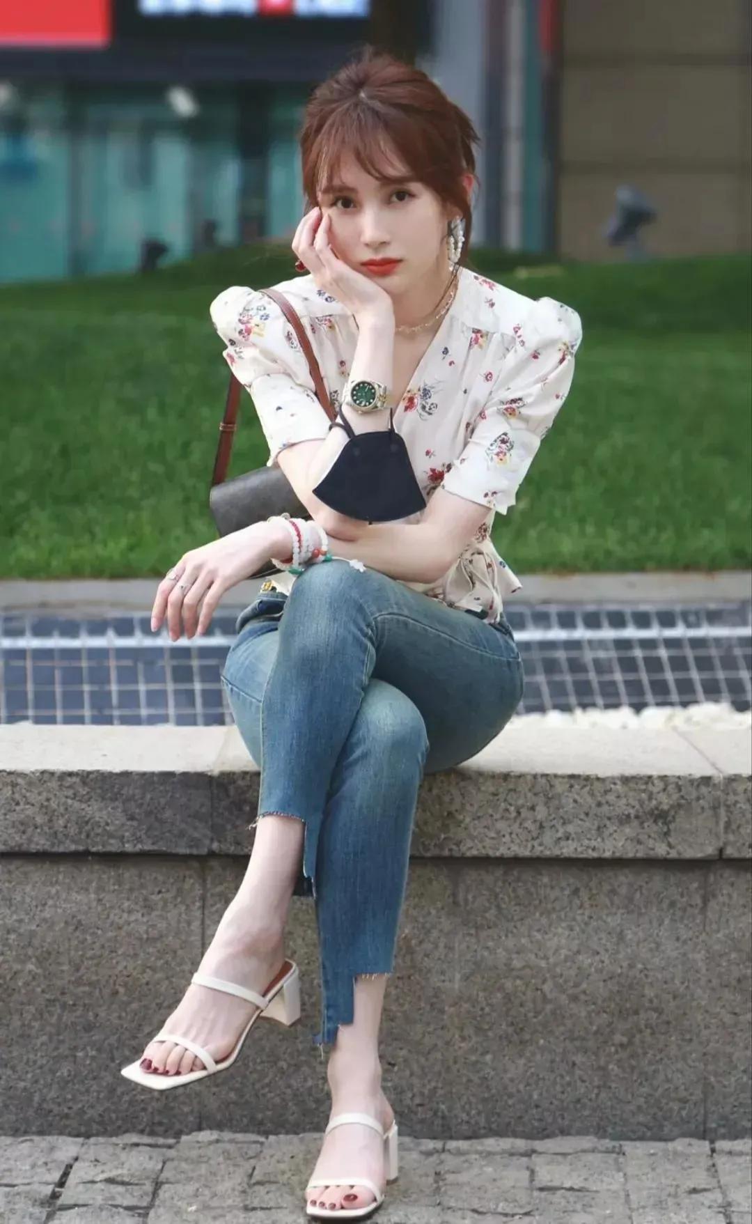 Beautiful star Lu Chen's photo is beautiful and her eyebrows are bright and beautiful - iMedia