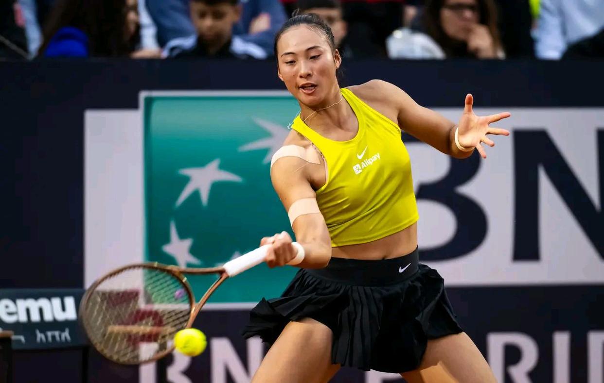 On par with Li Na! Zheng Qinwen defeated Wang Xiyu in the final set and ...