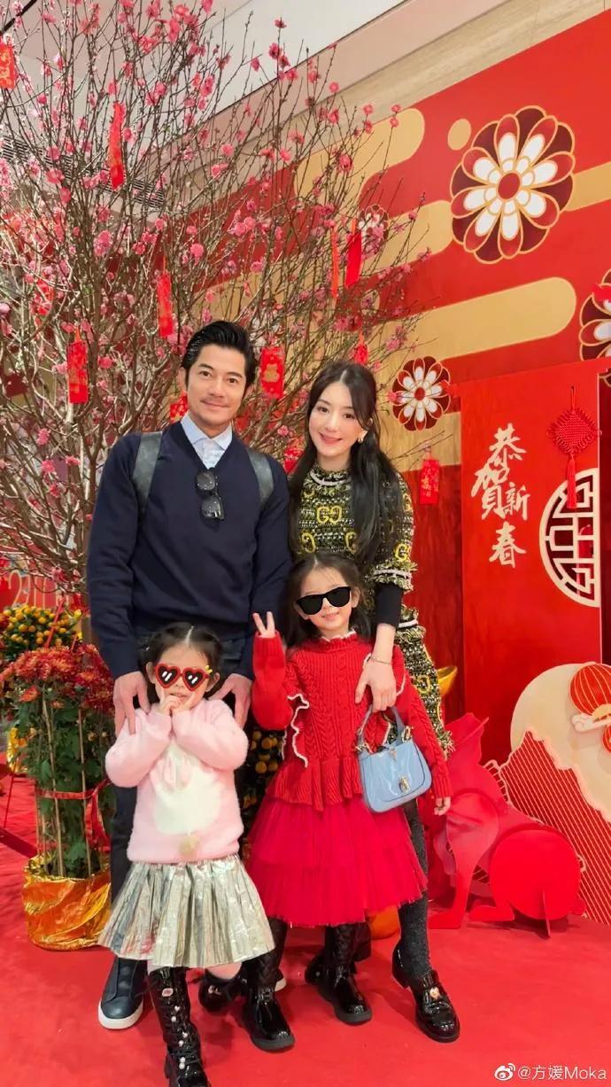 Aaron Kwok's wife Fang Yuan shared a New Year's family portrait ...