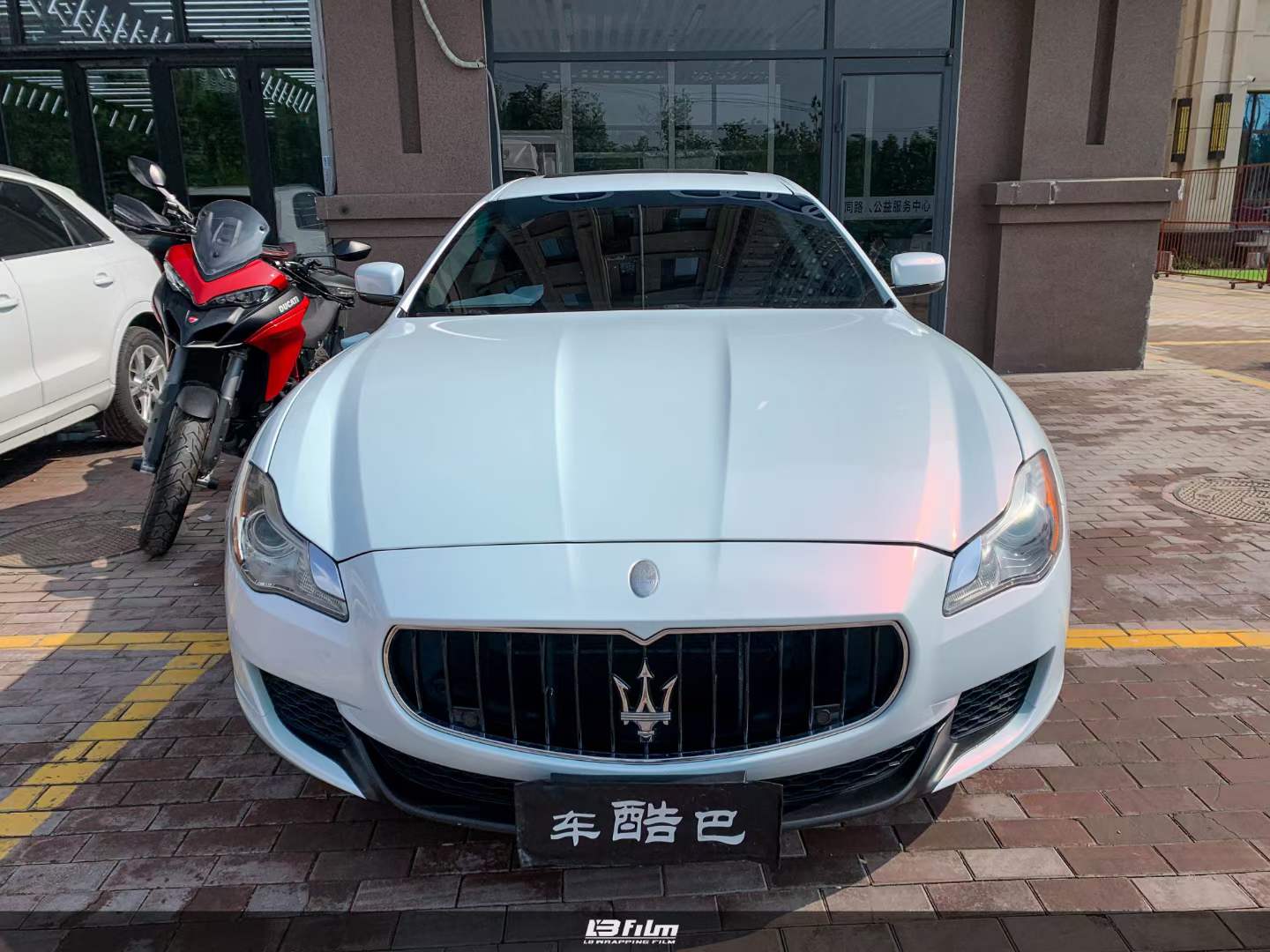 Maserati-President LBFILM Color Change Film-Pearl White to Red - iNEWS