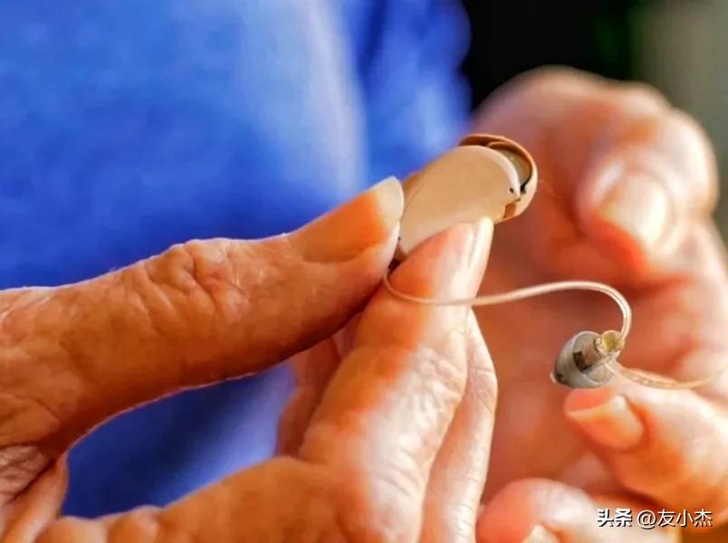 What issues should hearing-impaired people pay attention to when using ...