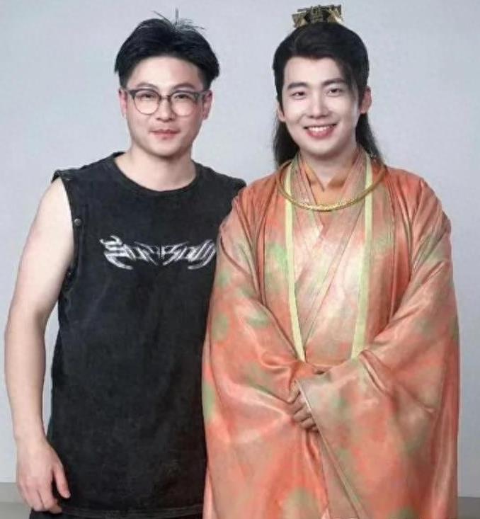 "Celebrating More Than Years 2" is finished filming! Li Qin's face ...