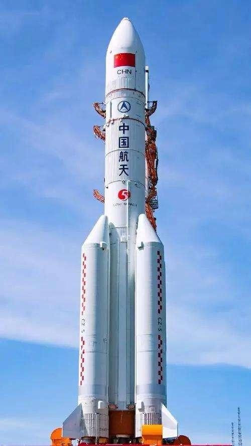 Comparable to egg shells? How thin the shell of the rocket is ...