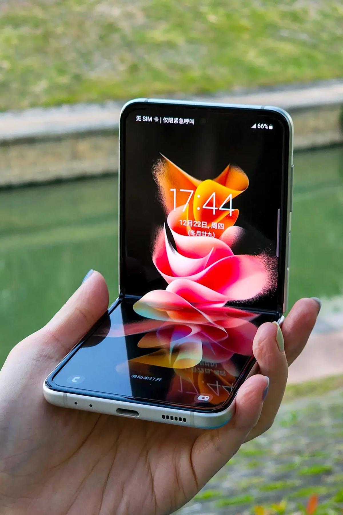 More than 3,000 yuan to experience the flagship of the folding screen ...