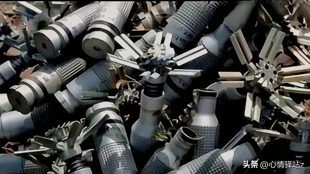 Brief introduction of American "cluster" bombs, bombardment of "Gulf ...