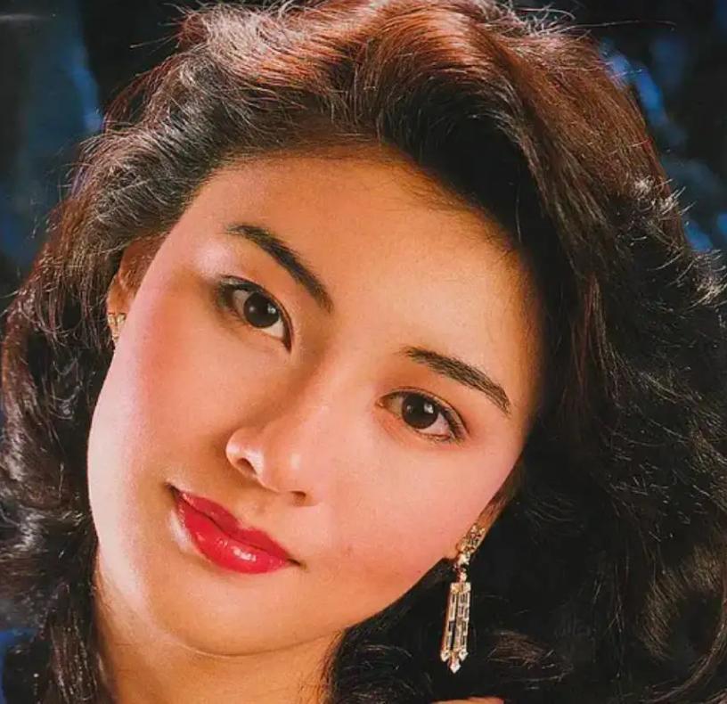 Li Jiaxin, who is known as "Stunningly Beautiful", how did she become ...