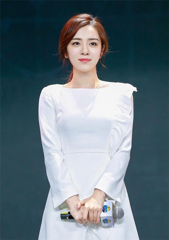 Hu Ge's scandal continued, and after being rumored to marry Wang Xiaochen, he shared his mother ...