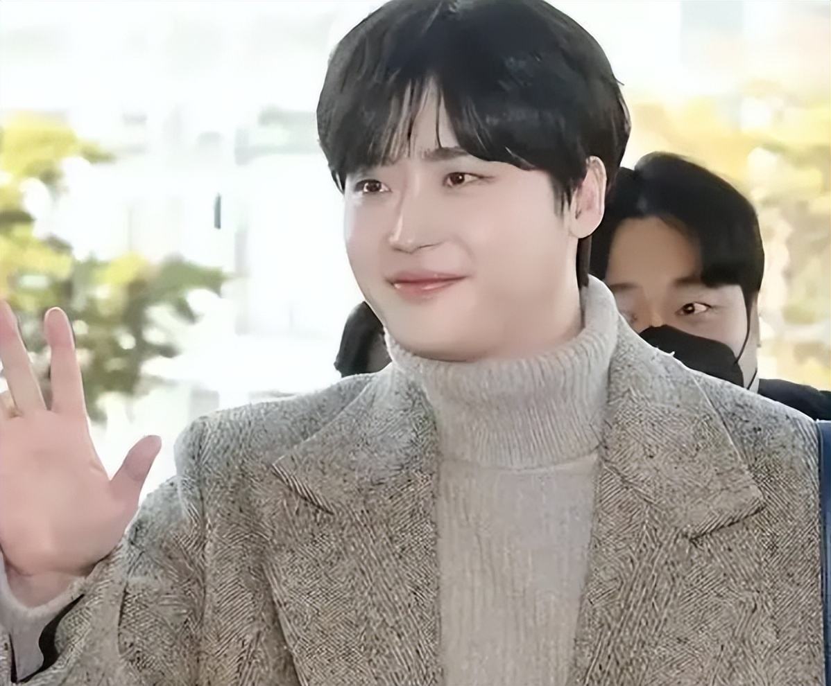 A recent photo of Lee Min Ho at the age of 36 was exposed, with a ...