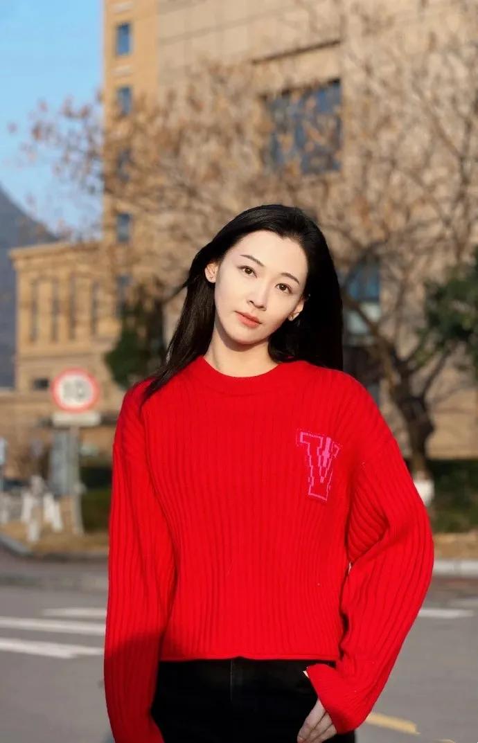 Ding Xiaoying, a proper big beauty - iNEWS