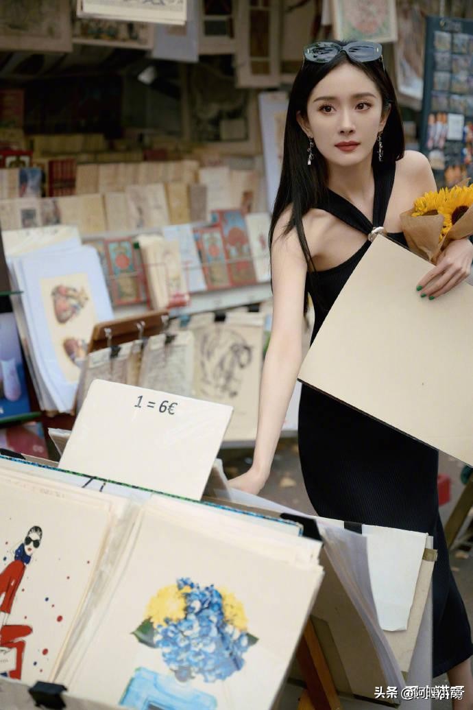 Yang Mi was captured on the streets of Paris, with an eye-catching face ...