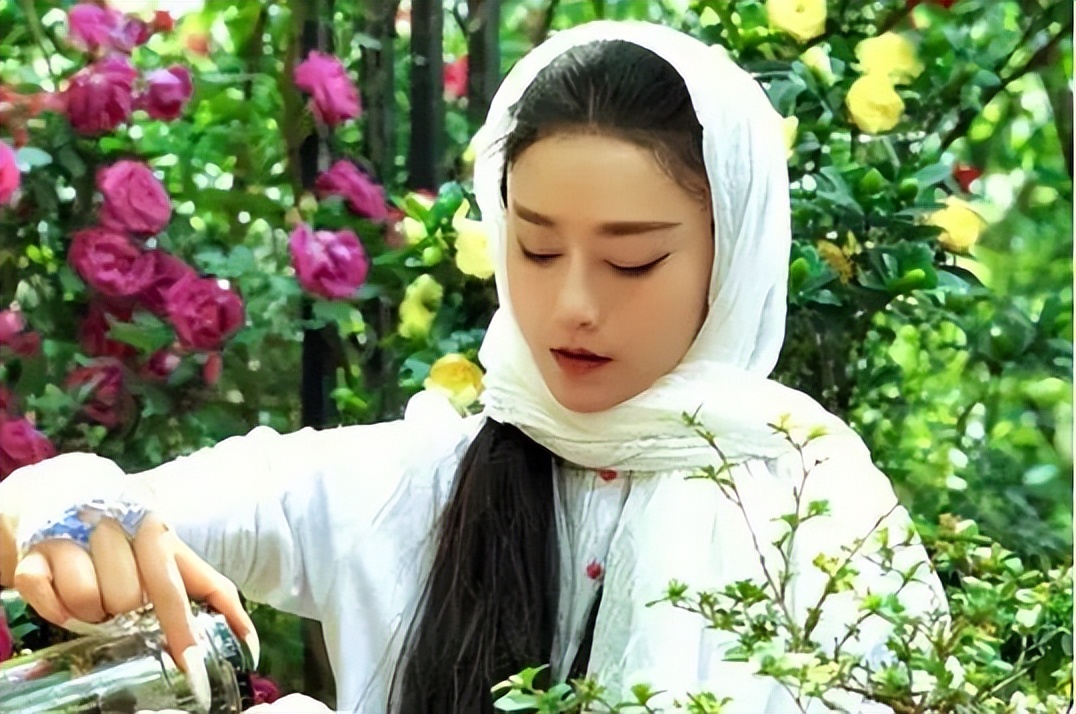 Jin Xing asked Yang Liping: Your nails are so long, how do you wipe ...