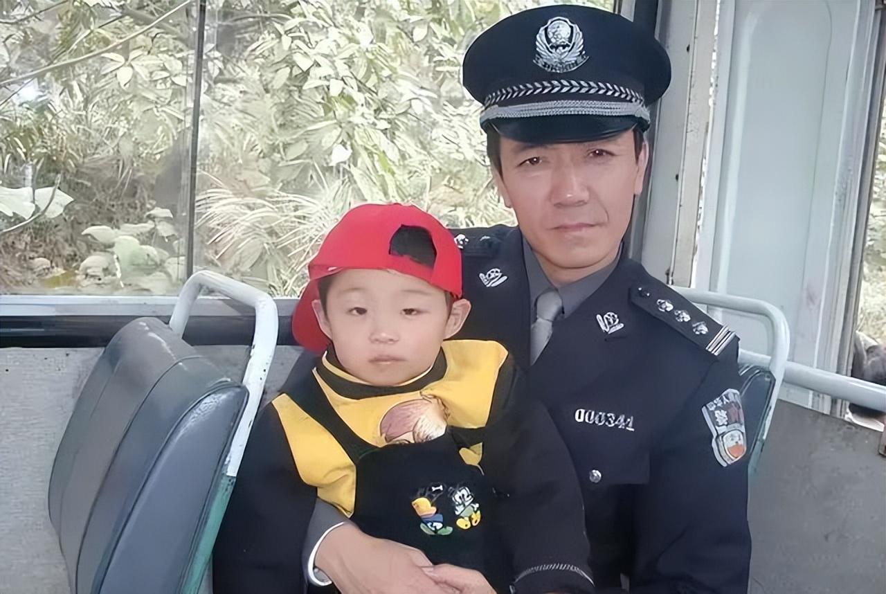 This time, the 65-year-old Li Youbin who "abandoned his wife and son ...