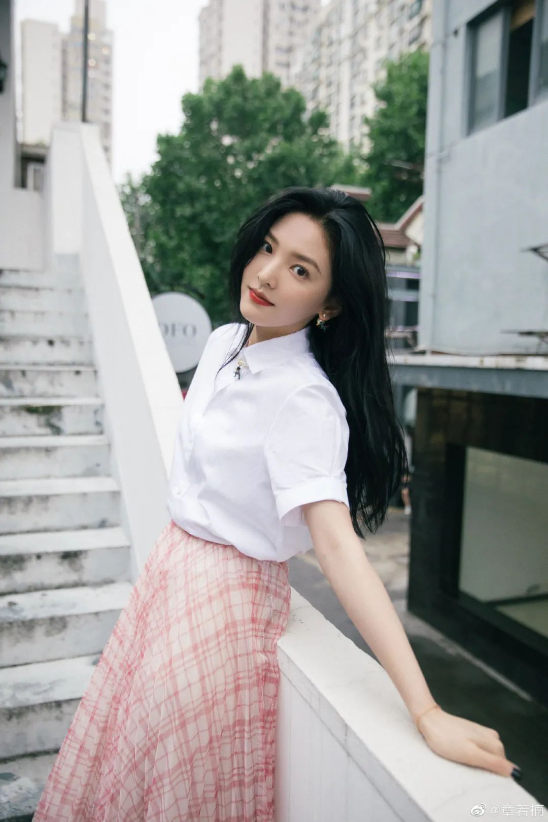 Is there any exaggeration in the ceiling of the first love face in ...