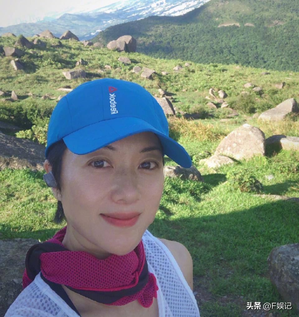 Zhang Keyi was met by chance and happily took a group photo with ...