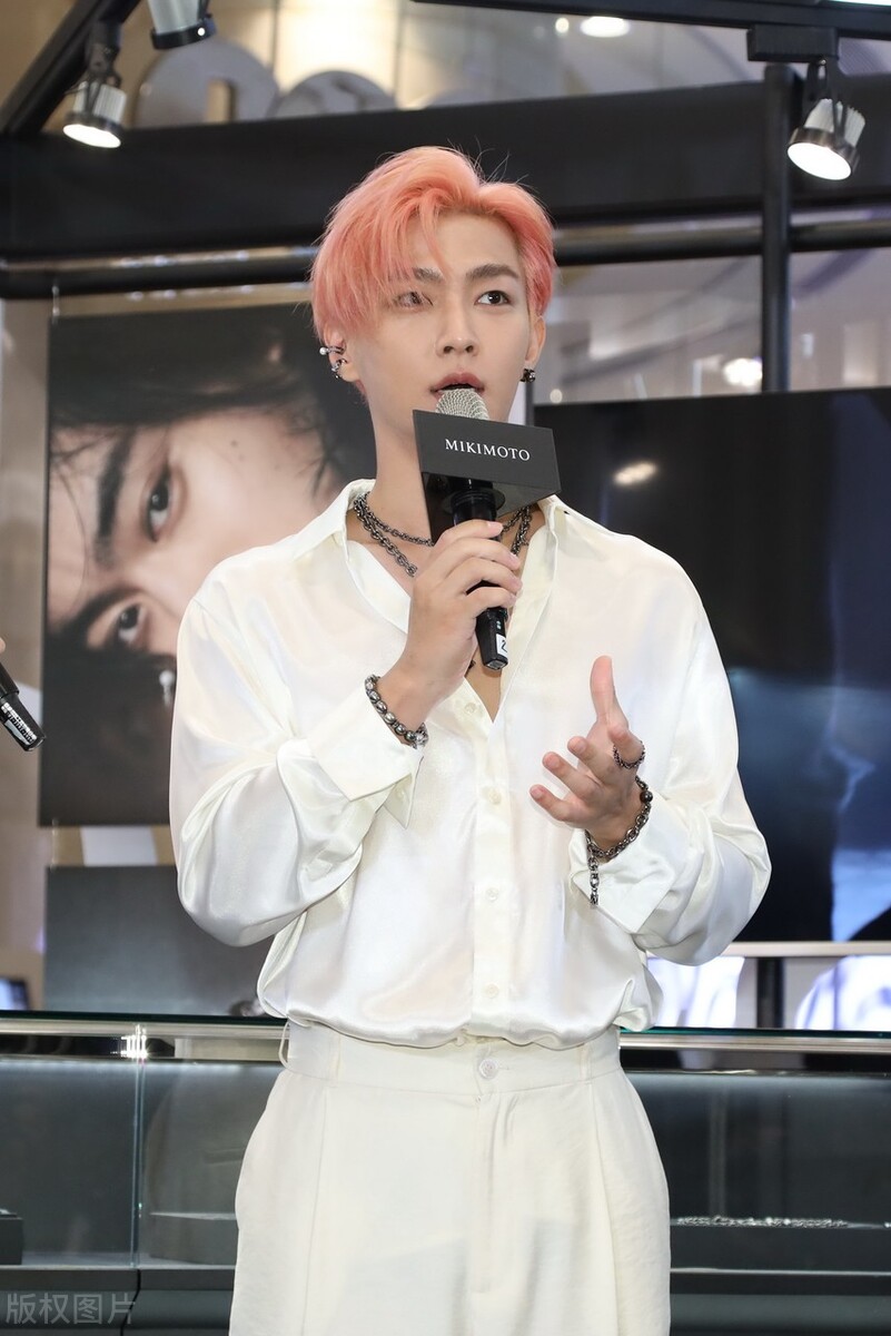 Aaron Yan is really handsome - iNEWS