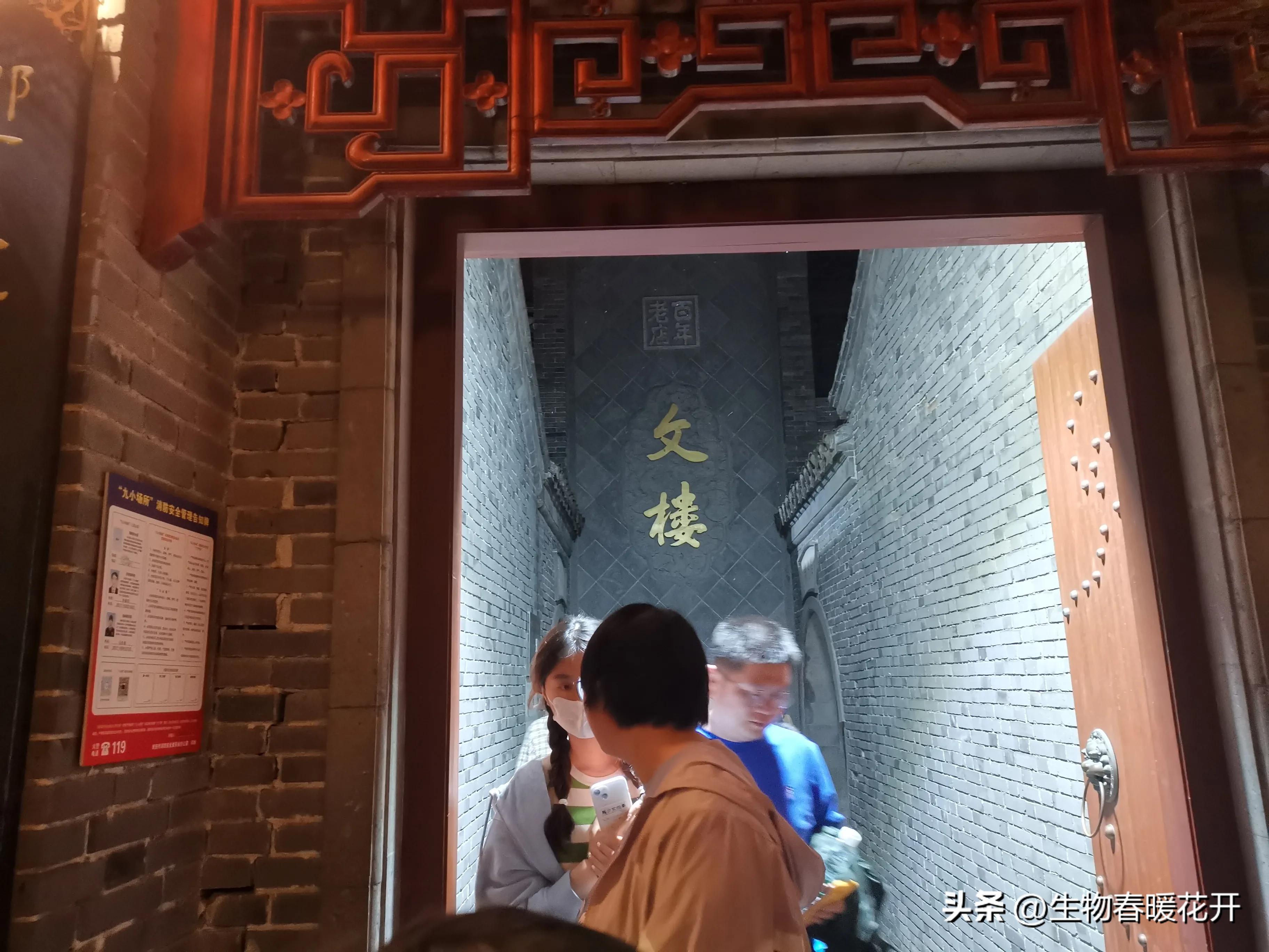 Night tour of the Millennium Hexia Ancient Town - iMedia