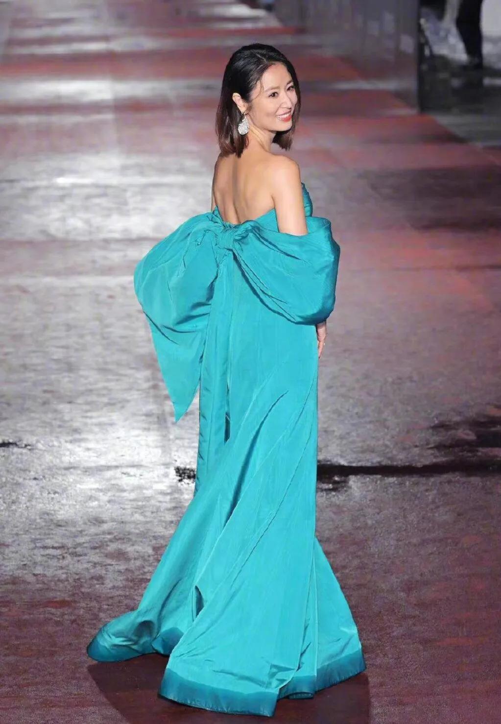 Lin Xinru, who is nearly 50 years old, still has the same temperament ...