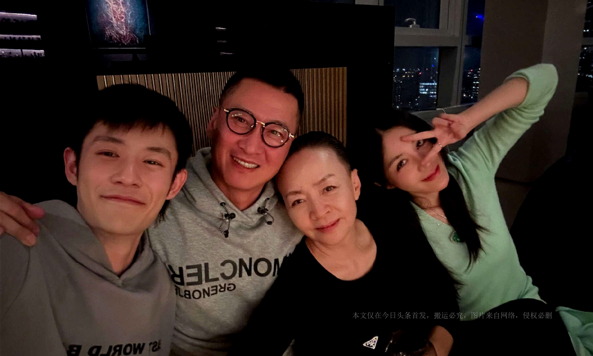 Song Dandan invited all the stars to have a late-night gathering and lay together so intimately ...