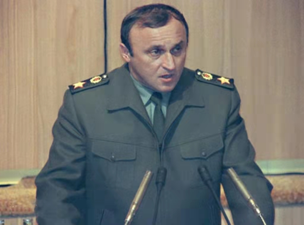 General Grachev, Russia's first defense minister: led the army to ...