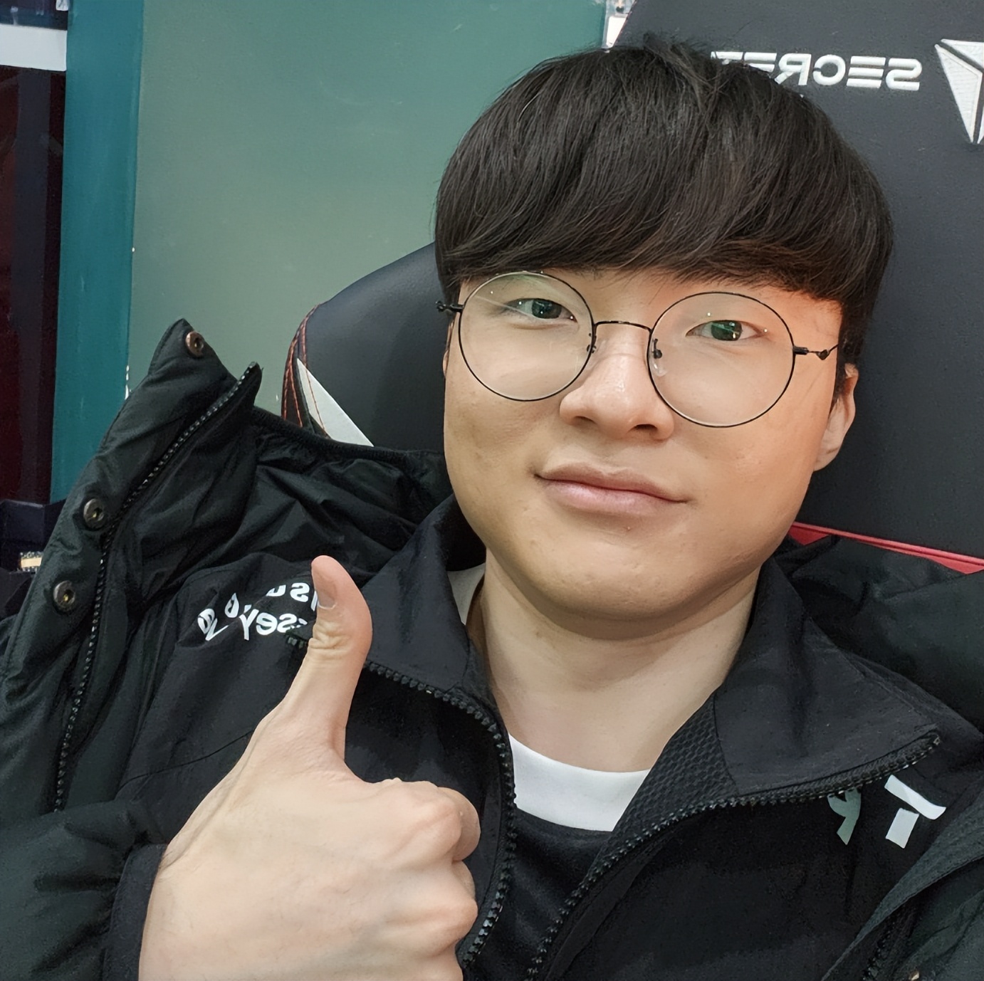 Faker once again prostituted a new car, T1 got a new sponsor, and the ...