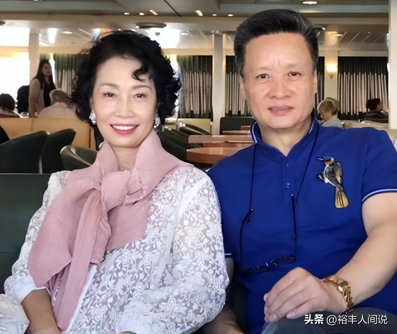 Yan Weiwen Celebrates the 50th Anniversary of Love!Sweet embraces his ...