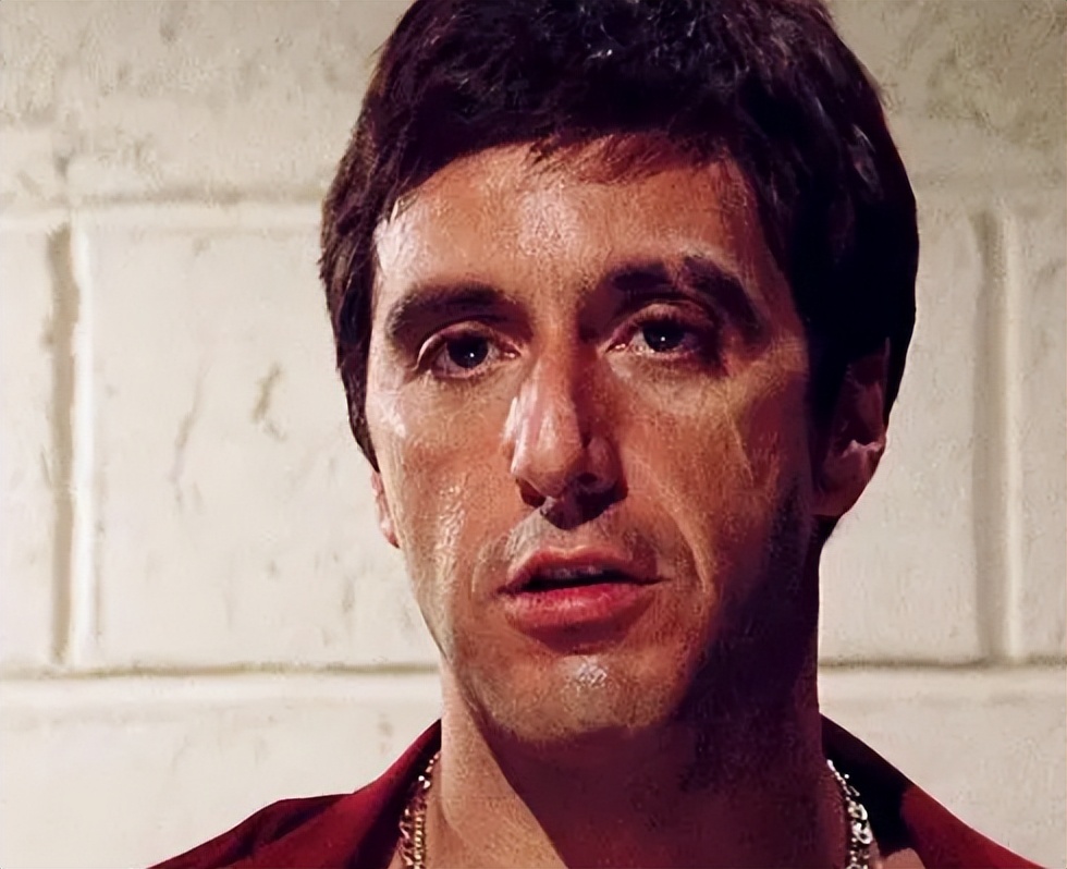 Scarface is shot in black and white, with artistic effect in its ...