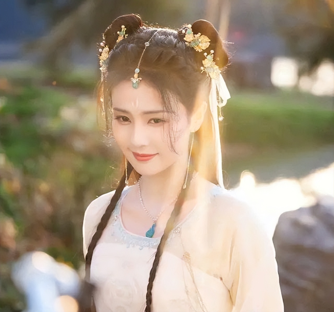 Watch the plot of "Long Moon Embers" first! Luo Yunxi's sick and ...