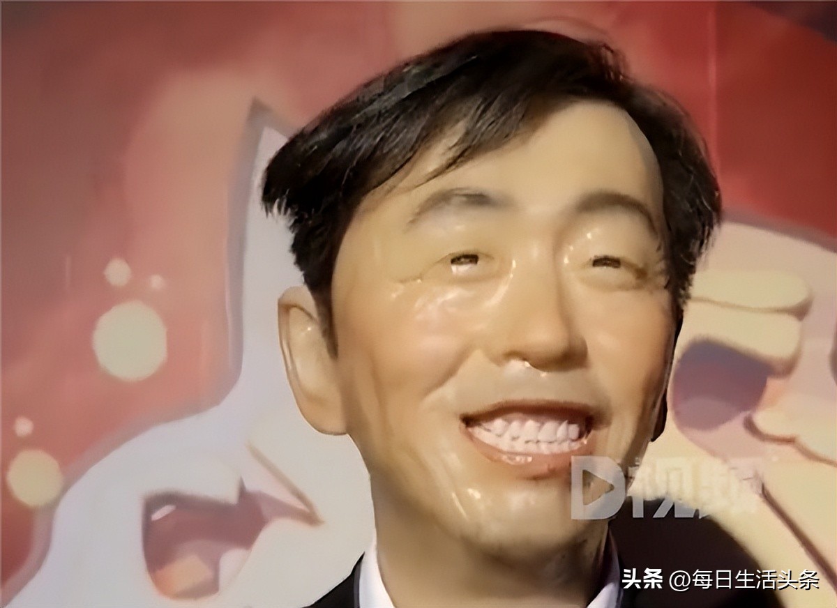 The distortion of the star wax figures in the Wax Museum is terrible ...