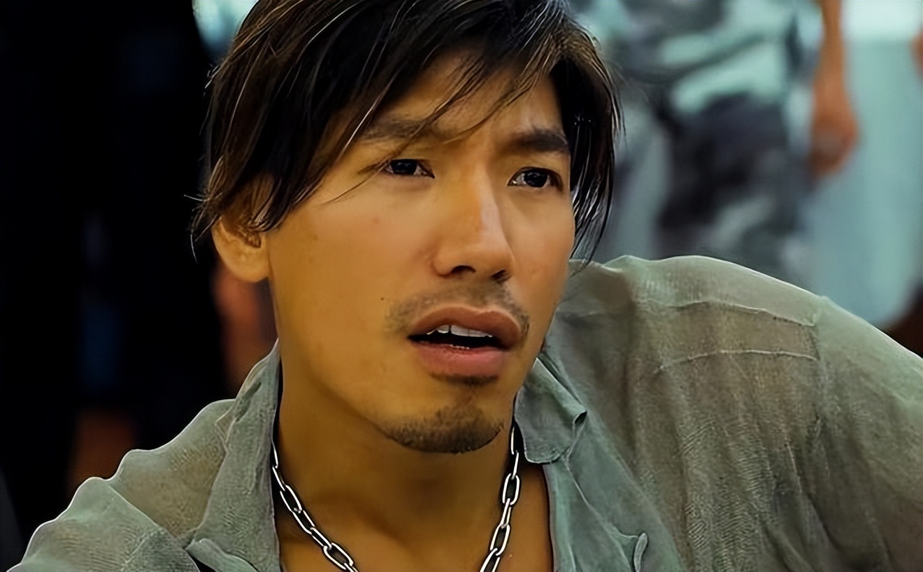 59-year-old Zhang Yaoyang and his rich wife have a party photo, with a ...