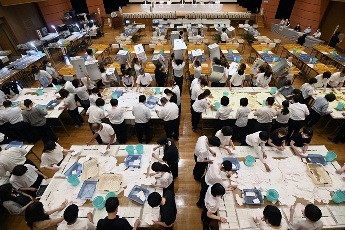 When Abe Shinzo rescued, Kishida Fumio was still crying in front of ...