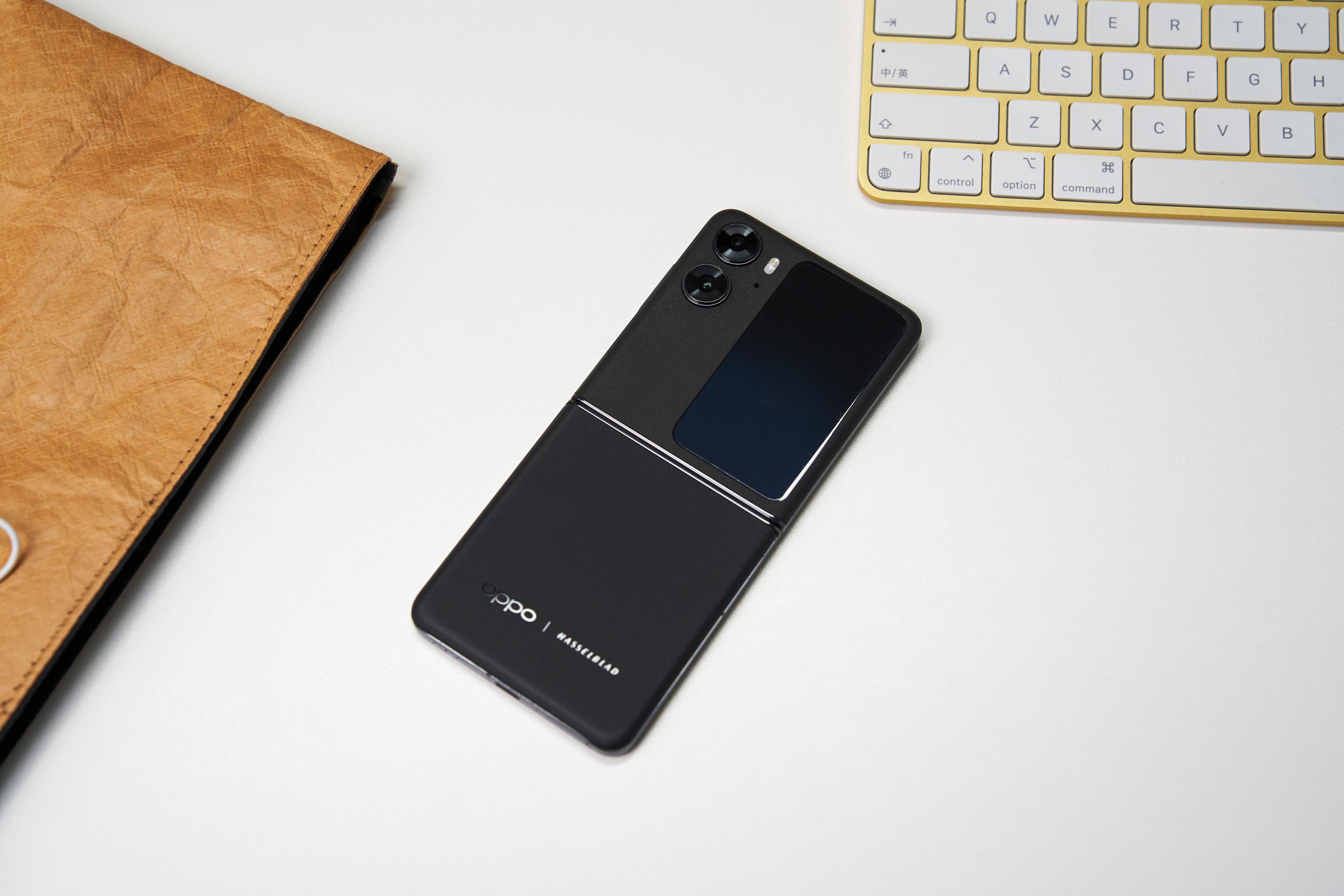 Unique large external screen experience! Try Find N2 Flip, the ...