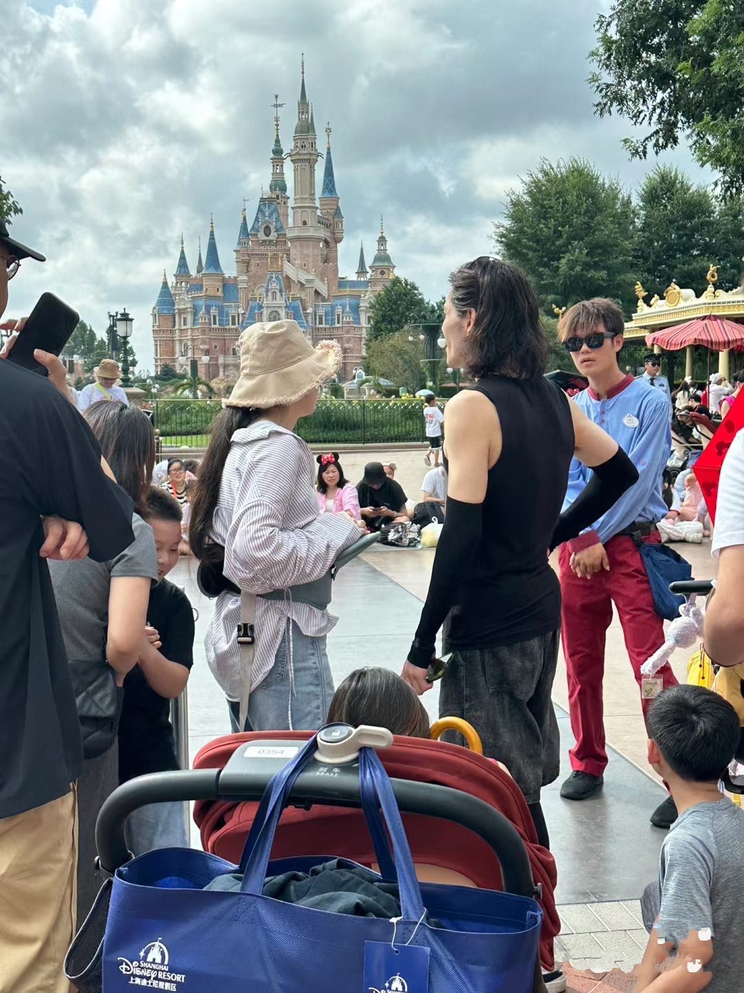 Guo Biting looks more and more like Guo Jingjing! When going out to ...