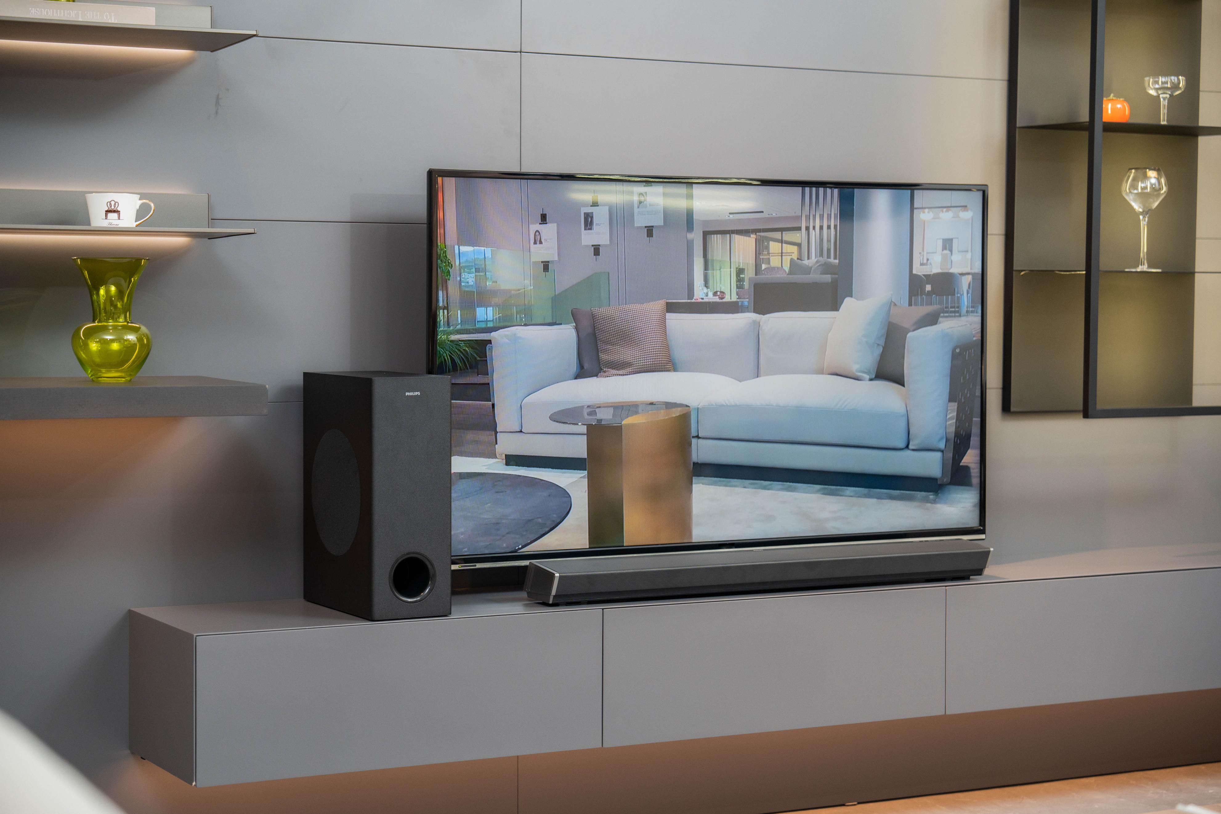 It turns out that setting up a panoramic sound theater is so simple ...