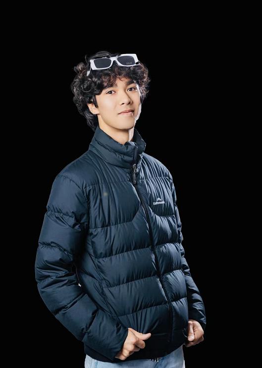 The little male god Sunny, who has grown into a handsome boy ...