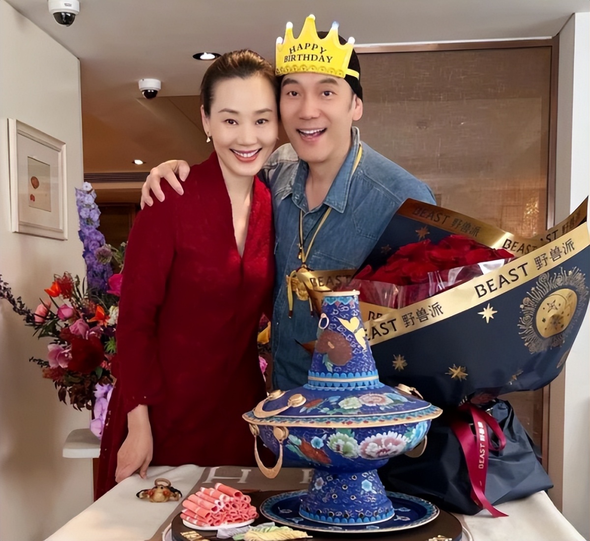 Lin Yilun divorced his ex-wife. The current wife is not only beautiful ...