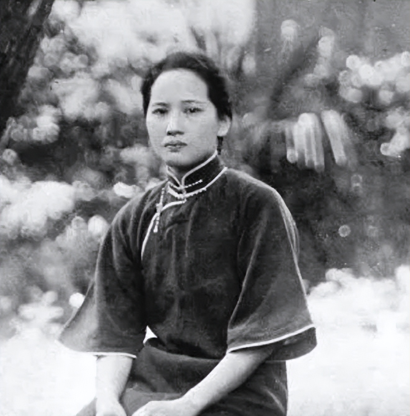 Soong Ching Ling saw a recent photo of Soong Meiling in her later years ...
