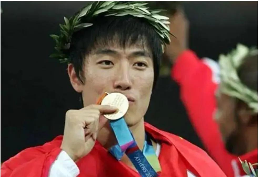 "Flying Man" Liu Xiang entered the fashion circle as a model, tall and ...