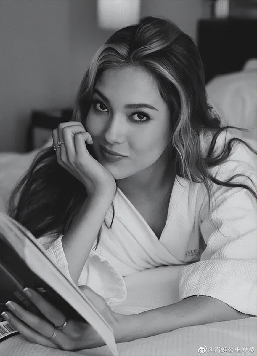 Gu Ailing's appearance on Weibo Night is bursting with beauty - iMedia