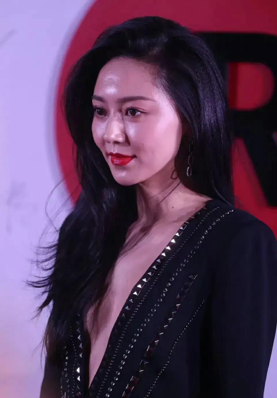 Huang Mengying, full of temptation - iNEWS