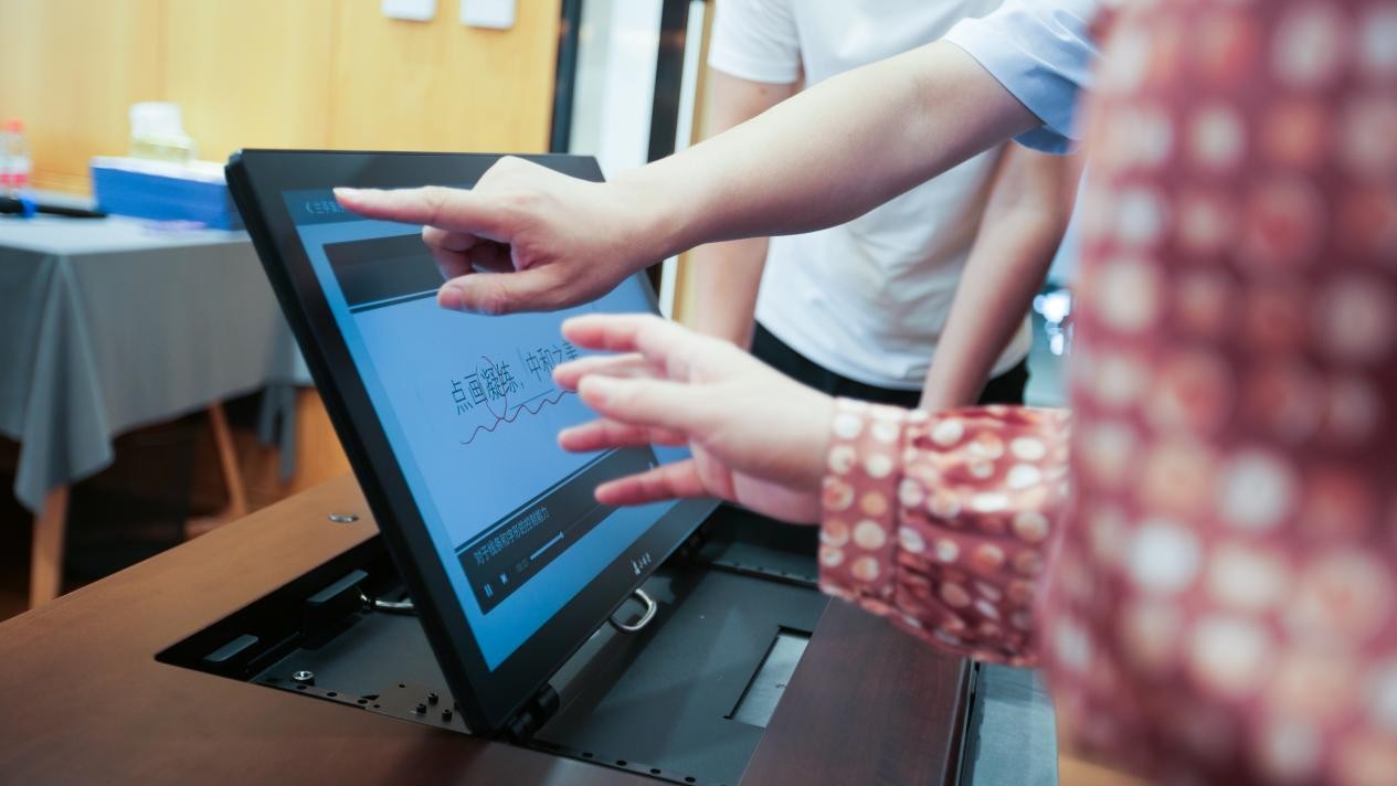 The home version of the smart calligraphy learning station is here ...