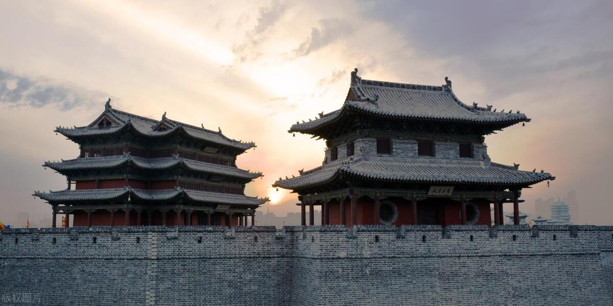 In the sky of history, the Qin political system has been practiced for ...