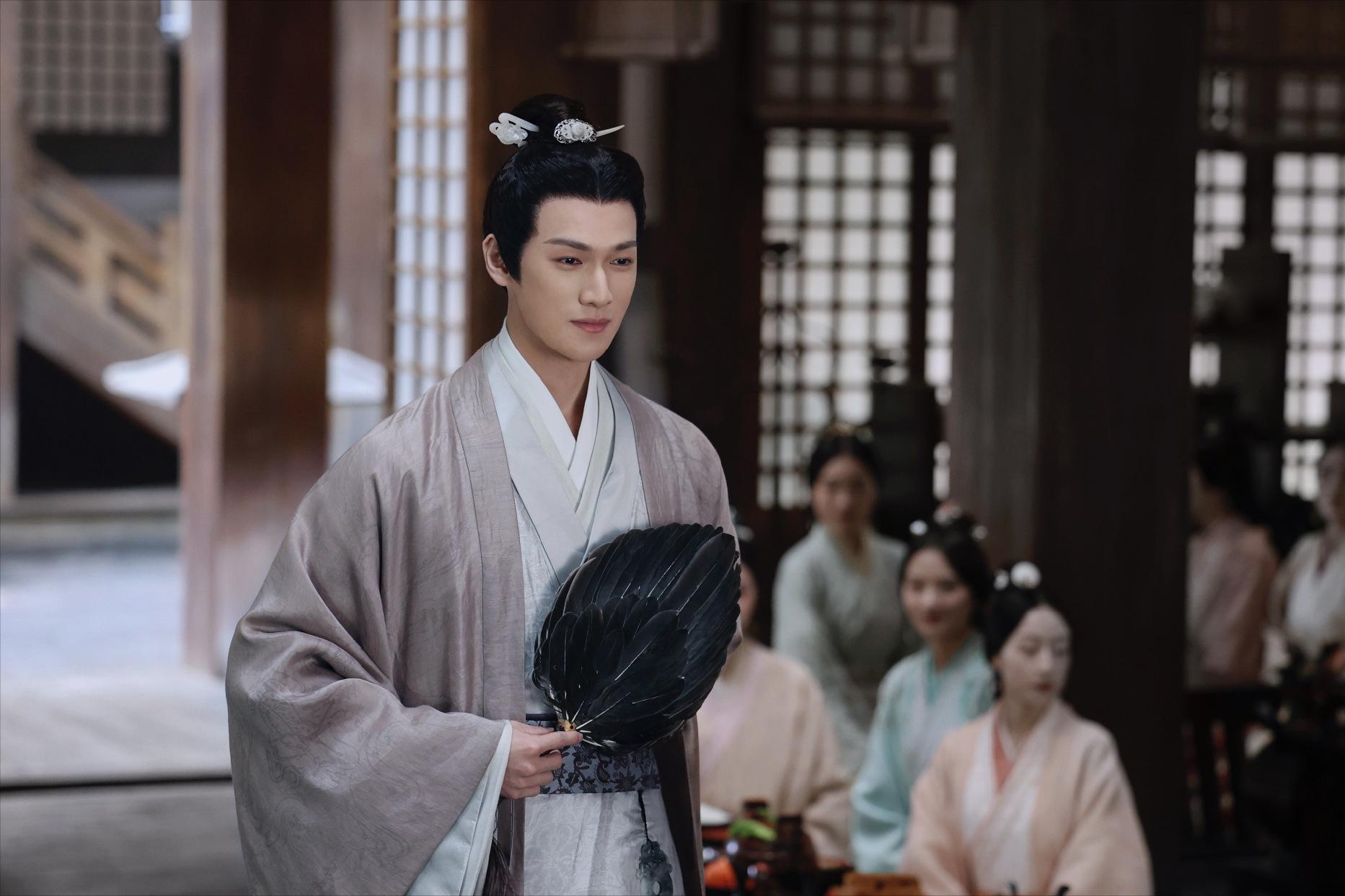 Yuan Shanjian of "Bright Stars" was ridiculed for running away at the airport outside the play ...