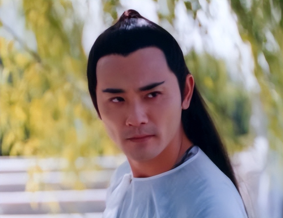 Zhou Xun and Chen Hong fell in love with him at first sight. They never ...