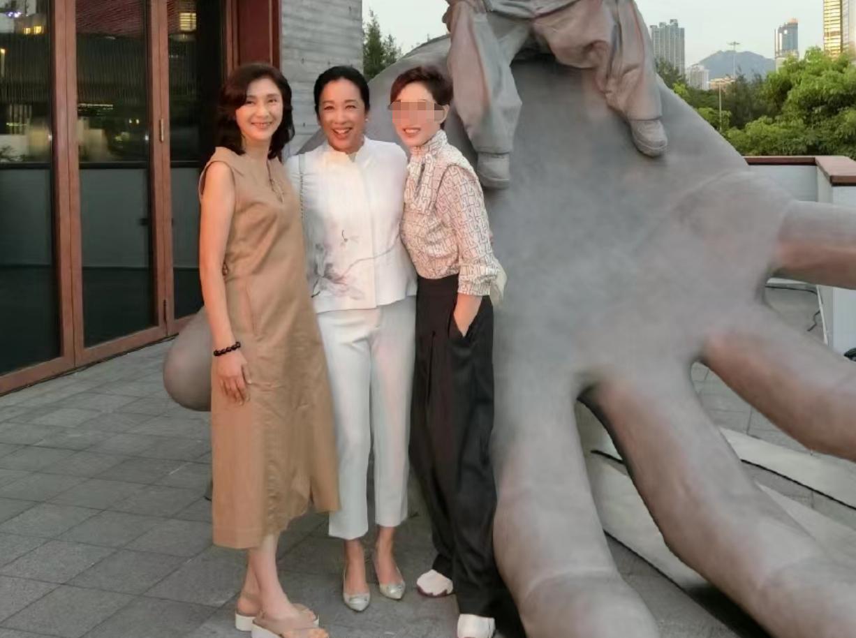 Guo Jingjing's mother-in-law appeared to support Andy Lau, wearing a ...