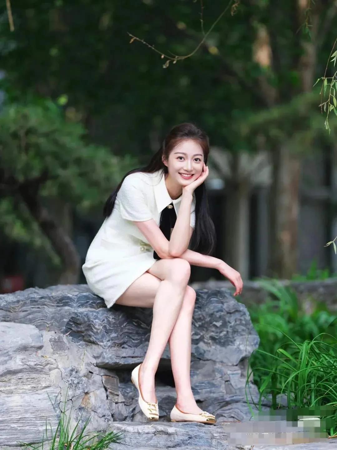 The latest photos of Feng Lin, the school flower of Communication ...