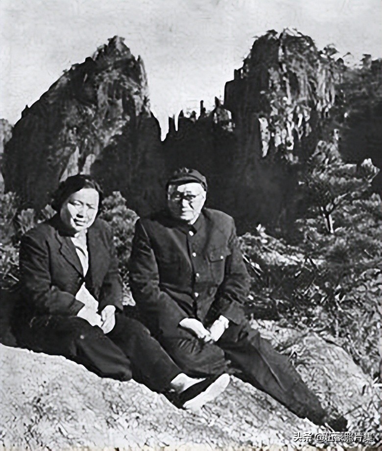 "Rare" 13 group photos of Marshal Liu Bocheng and his wife Wang Ronghua ...